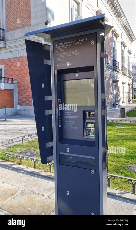 Automatic Ticket Dispenser Machine For Entrance Tickets To The Prado