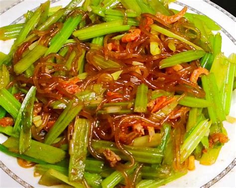 【芹菜肉粉条的做法步骤图，芹菜肉粉条怎么做好吃】心想事成吉祥如意下厨房
