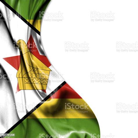 白い背景に分離されたサテンの旗を振ってジンバブエ ジンバブエ国旗のストックフォトや画像を多数ご用意 ジンバブエ国旗 お祝い