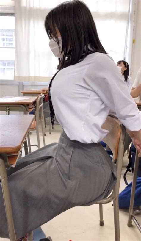 【画像】爆乳女子高生さん、授業中に居眠りww