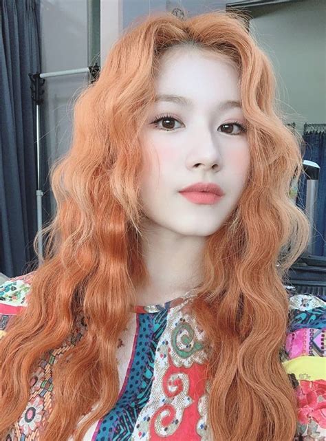 chny adlı kullanıcının twice 트와이스 panosundaki Pin Ünlüler Mavi