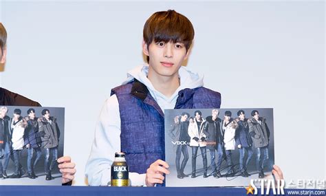 스타포토 빅스vixx 홍빈 콩빈이는 사인도 멋있어대륙의 형님 왕치앙이라서 그런가스타저널