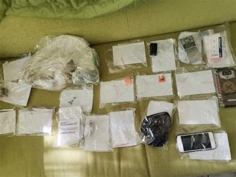 Столични полицаи иззеха близо три килограма наркотици Снимки