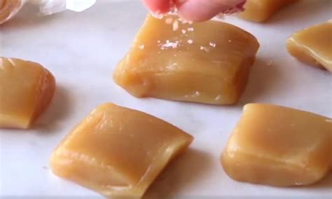 Une bouchée de gourmandise qui fond dans la bouche Le caramel mou au micro ondes en minutes