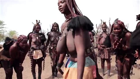 Afrika Himba Kadınlar Dans Ve Sarkık Göğüslerini Sallıyor Xhamster