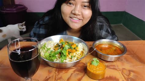 Eating Chicken Thukpa With Tomato Chutney Youtube