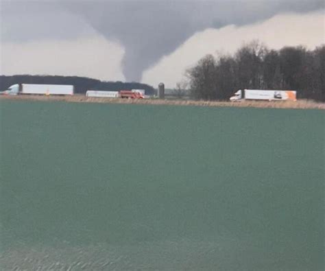 Tempêtes et tornades font au moins trois morts et dénormes dégâts aux