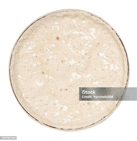 빵 굽기를위한 수제 밀 사워 도우 그릇에 반죽 발효를위한 유기농 효모 상단 보기 흰색 배경에 고립 효모 스타터에 대한 스톡 사진 및 기타 이미지 Istock