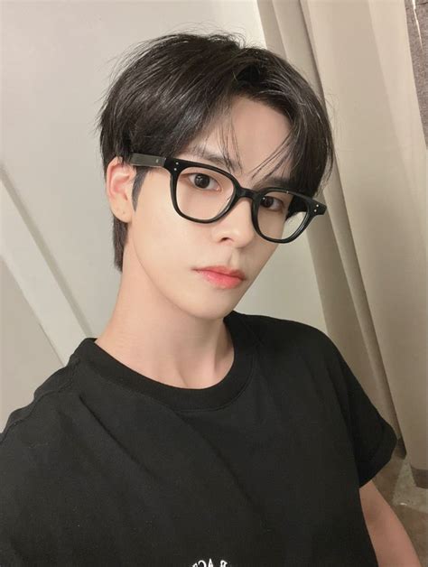 CRAVITY 2022에 있는 march님의 핀 케이팝 안경