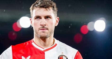Het Salaris Van Santiago Giménez Zijn Vriendin En Knappe Zus Dit Wil