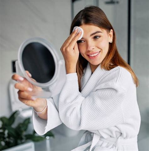 Skincare Tips रोज की छोटी छोटी आदतें पहुंचा सकती हैं त्वचा को नुकसान