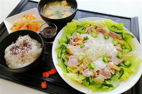 とろろ豚しゃぶ＆お揚げみそ汁・塩きんぴらと安納芋と悪い猫 トピレポ