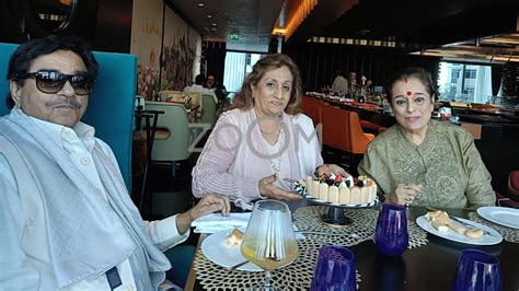 Exclusive Shatrughan Sinha Poonam Chill In Dubai With Pahlaj Nihalani