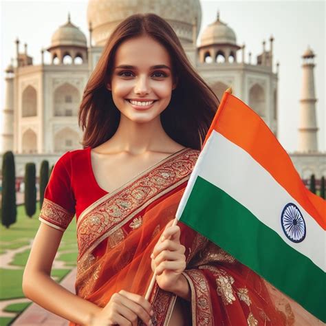 Una Joven Con Un Sari Tradicional Sostiene La Bandera De La India
