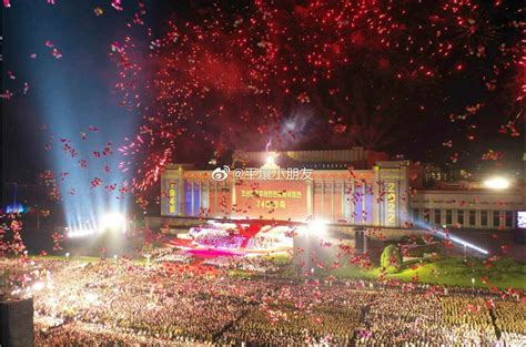 朝鲜74周年国庆庆祝晚会张灯结彩灯火通明 Stage1st Powered by Discuz