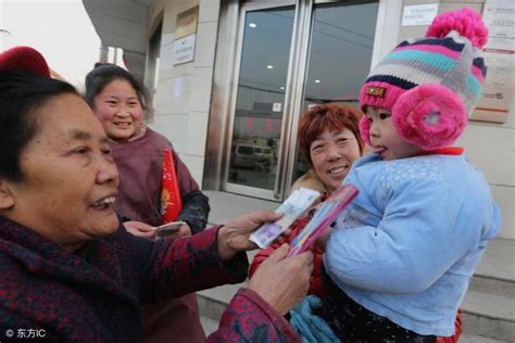 農村過年發壓歲錢，一般都是發多少？100元都拿不出手了嗎？ 每日頭條
