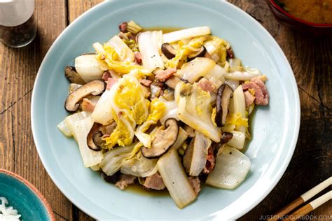 Napa Cabbage Stir Fry 白菜の炒め物 • Just One Cookbook