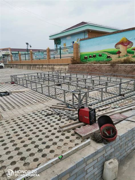 自动升降智能地埋式垃圾分类桶安装现场 安装地点甘肃 泸州得力液压技术应用有限公司