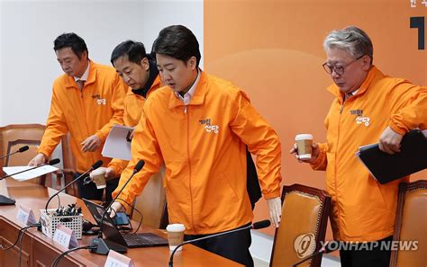 최고위 참석하는 이준석 대표 연합뉴스