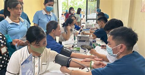 Khám Sức Khỏe Miễn Phí Tặng Quà Cho Thanh Niên Công Nhân Thủ đô
