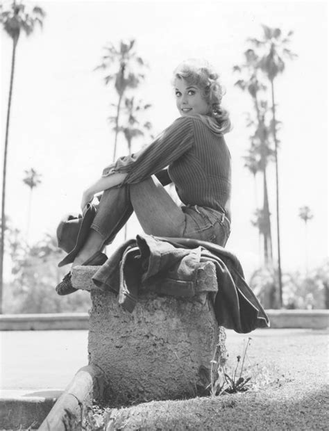 45 Gorgeous Photos Of Actress Donna Douglas In The 1950s And 1960s
