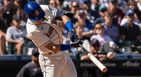 Ap Sources Dylan Moore Mariners Agree To Nearly 8 9m Deal