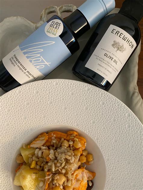 아래 토스카나 올리브 나무 글자만 봐도 올리브 나무 보니 작년에 토스카나 가서 올리브 오일 많이 사왔었지 그럼 이탈리아 말고 최근에 받은 크로아티아 그리스