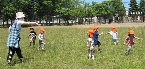 屯田園 しっぽ取りゲーム😊2歳児クラス 札幌市の保育園｜木育こどもの家