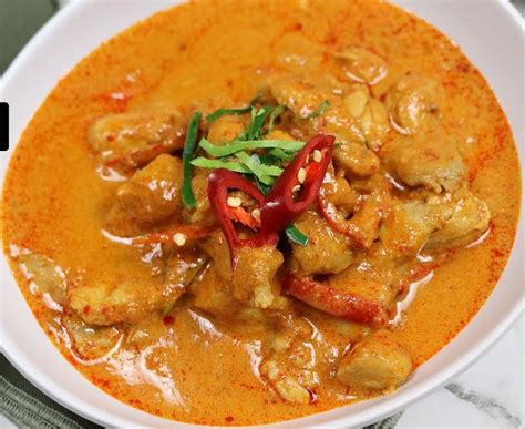 อีสาน นาท่งใหญ่ พะแนงหมู แกงไทยสีสวย