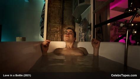 Hannah Hoekstra Naked In The Bath