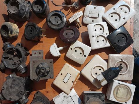 Stare akcesoria elektryczne PRL zestaw gniazdko wyłącznik inne Dąbrowa
