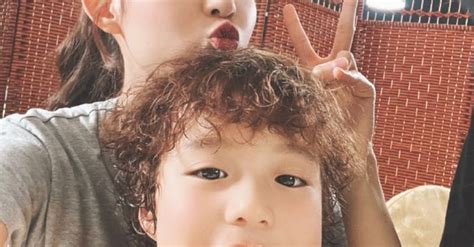 รวมรูปภาพของ ชุยอี้ซิน หนูน้อย ฉวนฉวน ลูกชายสุดน่ารักน่าหลงจาก รัก