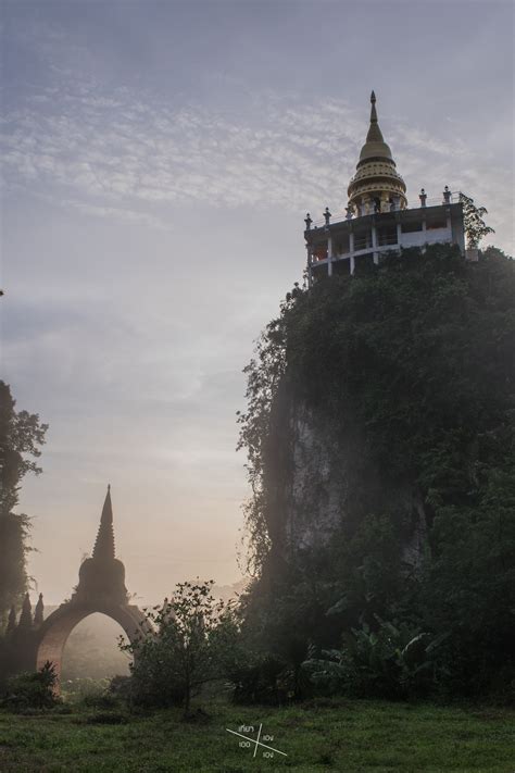วัดเขานาในหลวง อุทยานธรรมกลางสายหมอก Friday Vacation