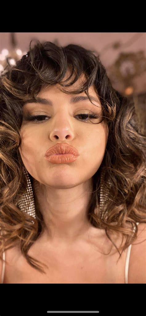 Kiss R Selenagomez