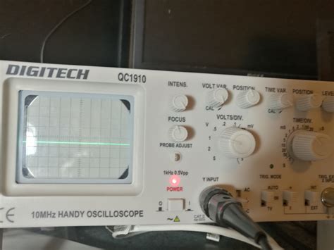 Why Does This Comparator Exhibit Non Binary Behaviour Electrical