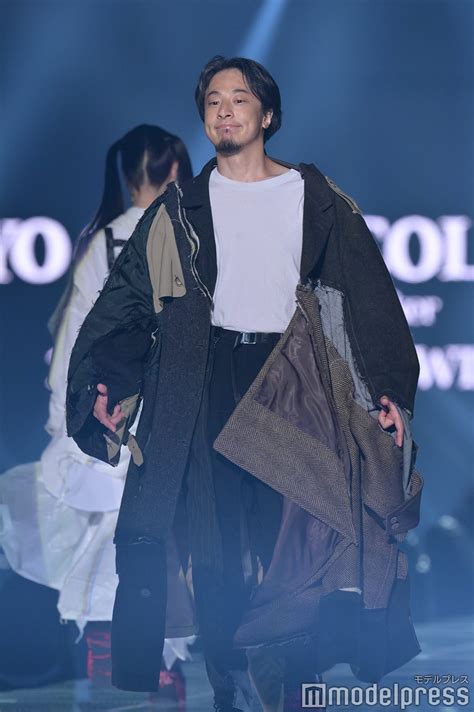 画像1517 ひろゆき、妻・ゆかさん撮影のカフェデートショットが話題「ぎこちない表情が可愛い」「仲良さそうでほっこり」 モデルプレス
