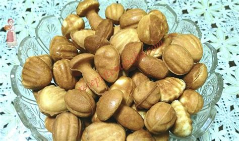 Дребни сладки в метална преса Орехчета” Рецептите на баба