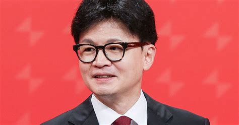 방송 준비하는 한동훈 후보