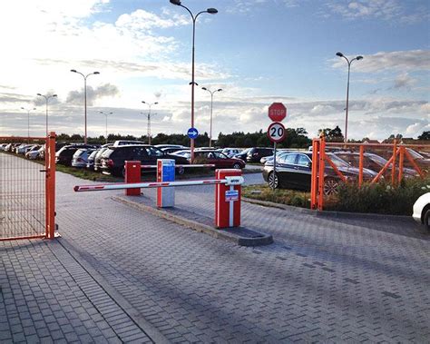 Parkingi Przy Lotniskach Rezerwacja Parkingu Online Fly Pl