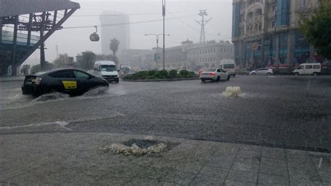 ბათუმში ძლიერი წვიმის შედეგად ათობით ქუჩა დაიტბორა [ფოტო] • ბათუმი
