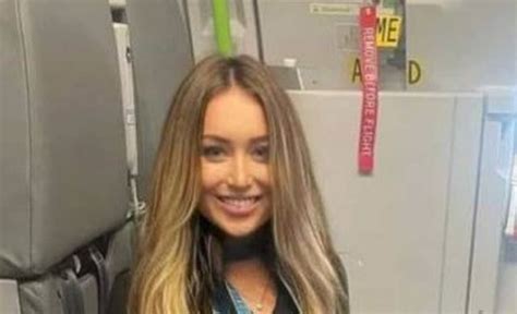 Hot Flight Attendants 25 Pics