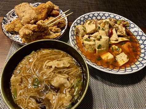 健康減報101 【健康小學堂】排毒食物推薦 地瓜 地瓜所含的纖維質松軟易消化，可促進腸胃蠕動，有助排便。最好的吃法是烤地瓜，而且連皮一起烤