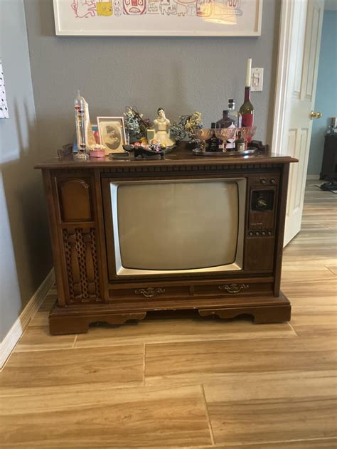 What Type Of Conversion Cables Should I Get To Use This R Crt