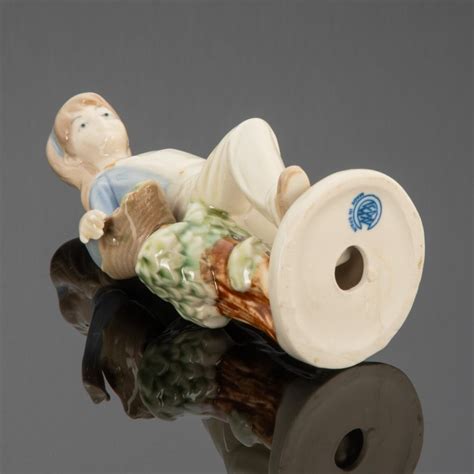 Статуэтка Девушка с корзиной фруктов Valencia Pottery фарфор роспись Испания 1970 2000 гг