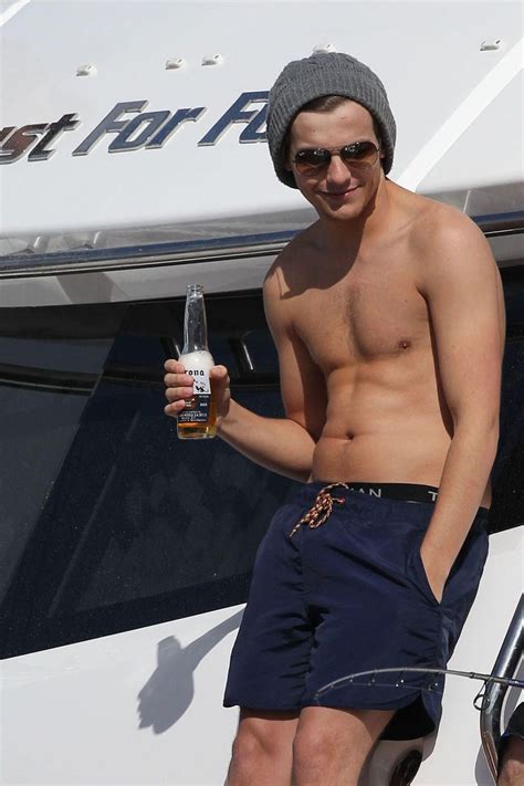 Louis Tomlinson Shirtless
