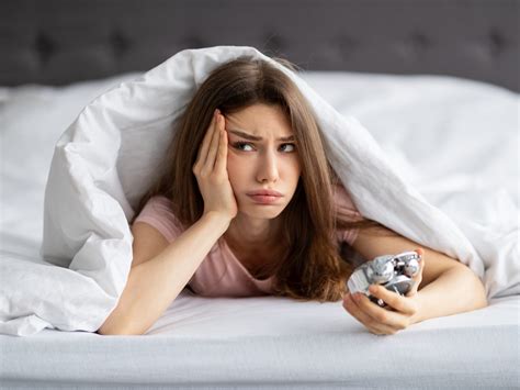 「寝付けない」「夜中に目が覚める」「日中に眠くなる」どう対処すればいい？不眠の種類と対処法｜otona Salone