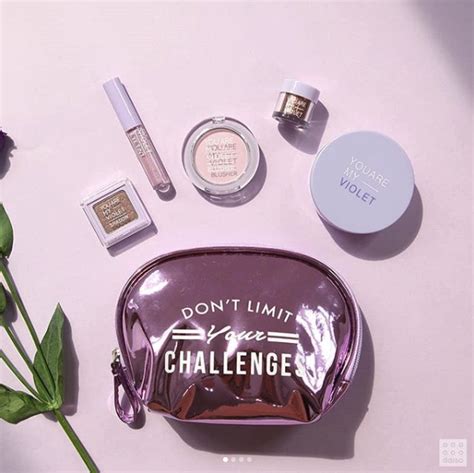 韓國 Daiso 推出 YOU ARE MY VIOLET 系列由文具到美妝用品全都是華麗的紫色