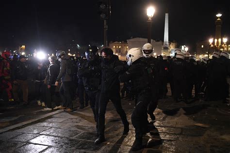 Menaces De Policiers Contre Des Manifestants Ce Que Lon Sait
