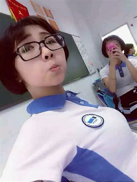 深圳校服显大挺胸校服透光 伤感说说吧