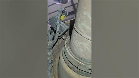 벤츠상용차 Dpf재생시 배기가스누설 작업 내용 Dpf 앗세이 탈거하여 마후라 입구부분 용접해야합니다 누설 부분이 심각해지면 요소수정량기로들어가는 라인이 녹아서 배선이 및